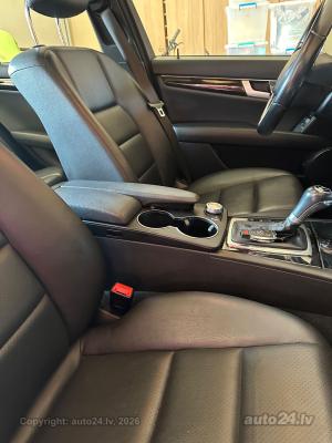 Balts Mercedes-Benz C-Class 2012 Rīga, ar dzinēja tilpumu 3.50 L un nobraukumu 128 tūkst. km par 12000 €, foto 17 vietnē AUTOMOTO.COM.LV