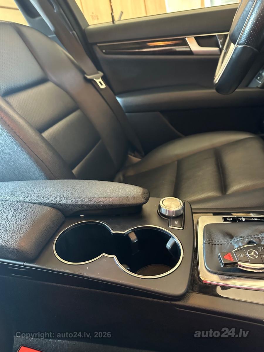 Balts Mercedes-Benz C-Class 2012 Rīga, ar dzinēja tilpumu 3.50 L un nobraukumu 128 tūkst. km par 12000 €, foto 19 vietnē AUTOMOTO.COM.LV