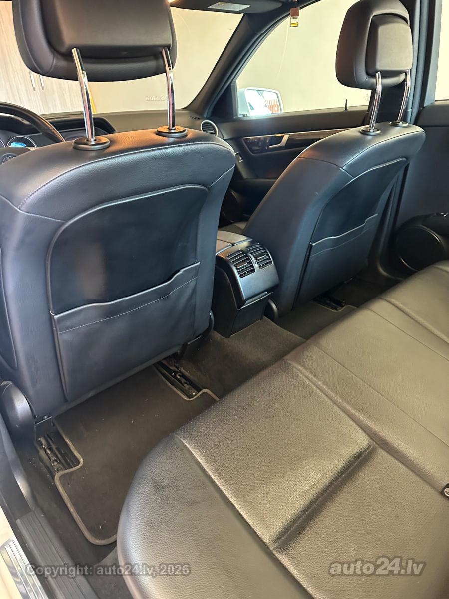 Balts Mercedes-Benz C-Class 2012 Rīga, ar dzinēja tilpumu 3.50 L un nobraukumu 128 tūkst. km par 12000 €, foto 21 vietnē AUTOMOTO.COM.LV