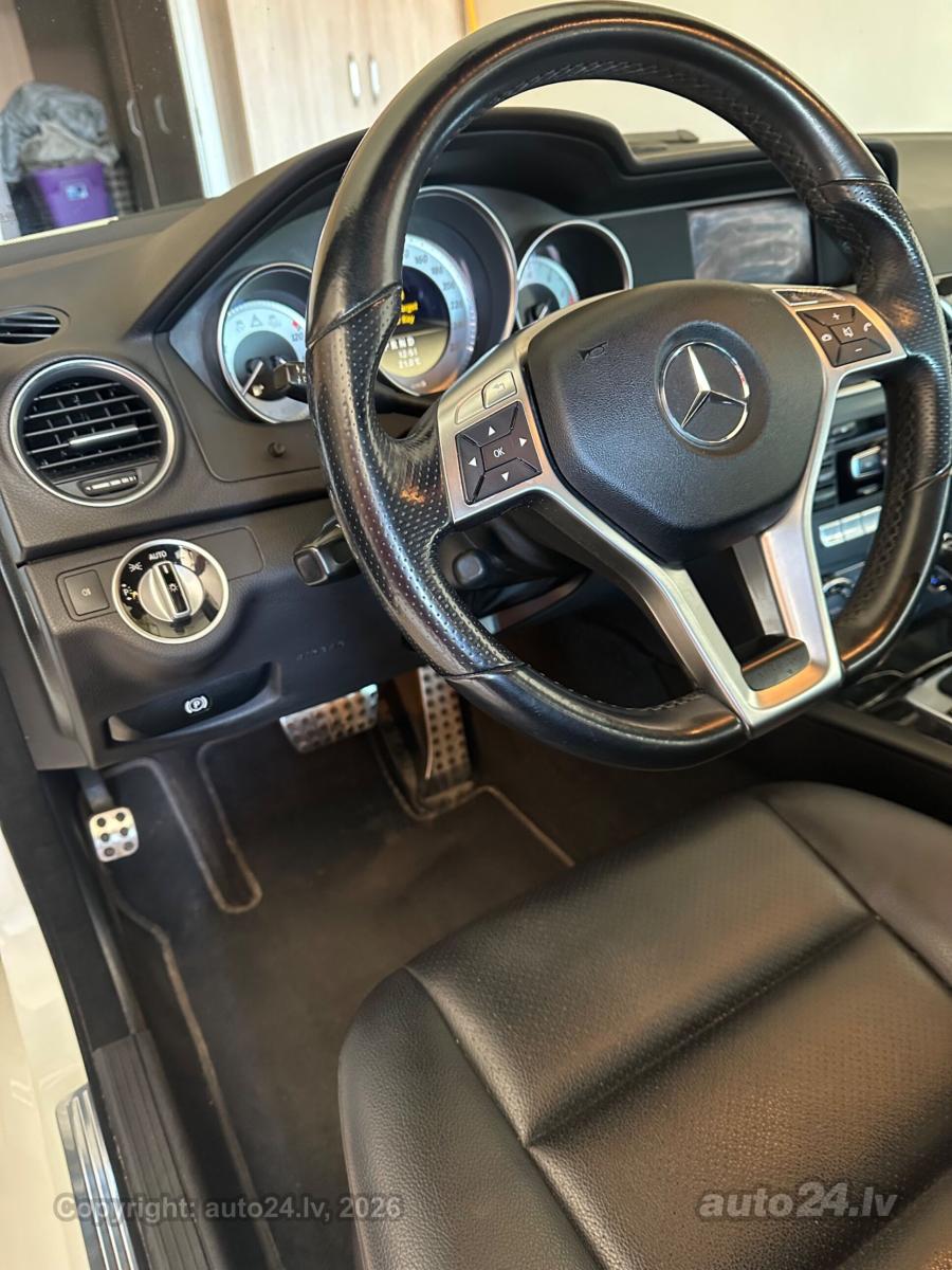 Balts Mercedes-Benz C-Class 2012 Rīga, ar dzinēja tilpumu 3.50 L un nobraukumu 128 tūkst. km par 12000 €, foto 22 vietnē AUTOMOTO.COM.LV