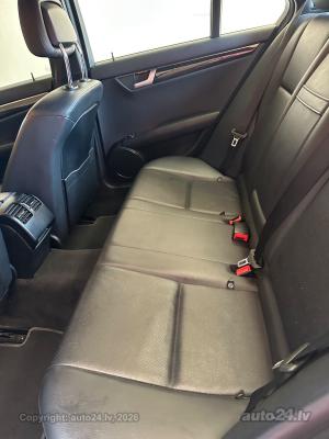 Balts Mercedes-Benz C-Class 2012 Rīga, ar dzinēja tilpumu 3.50 L un nobraukumu 128 tūkst. km par 12000 €, foto 23 vietnē AUTOMOTO.COM.LV