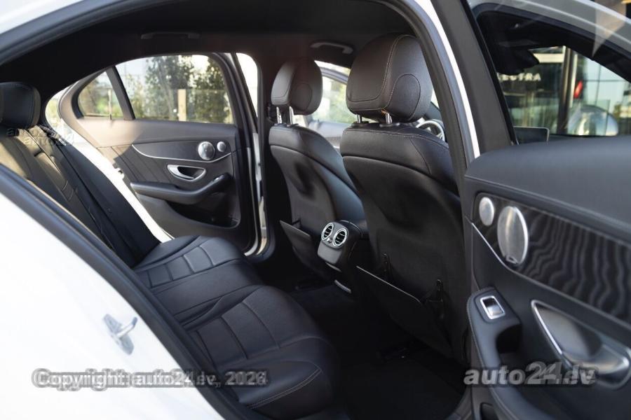 White Mercedes-Benz C-Class 2014 in Tallinn, with an engine capacity of 2.10 L and mileage of 260 thousand km for 13900 €, photo 15 on AUTOMOTO.COM.LV