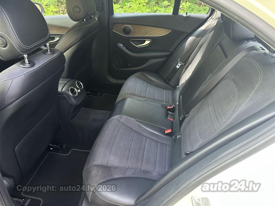 Balts Mercedes-Benz C-Class 2015 Tallina, ar dzinēja tilpumu 3.00 L un nobraukumu 112 tūkst. km par 22900 €, foto 13 vietnē AUTOMOTO.COM.LV