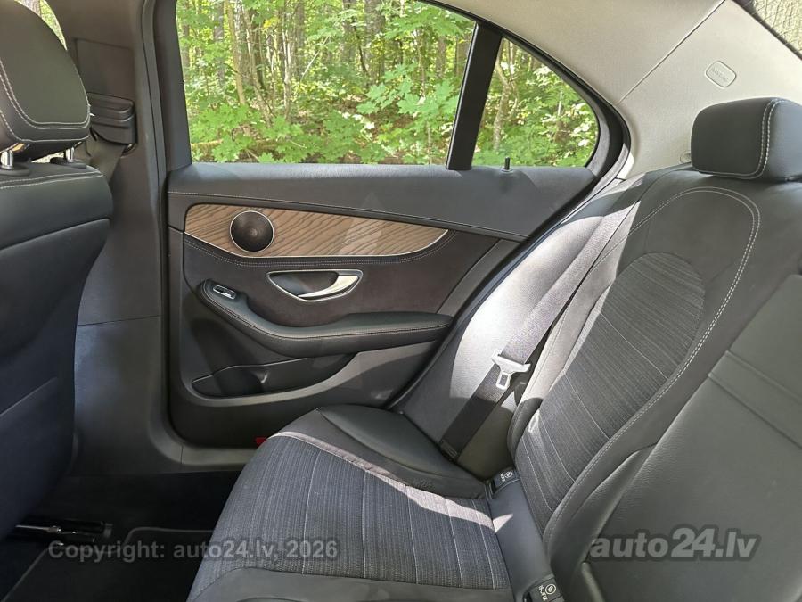 Balts Mercedes-Benz C-Class 2015 Tallina, ar dzinēja tilpumu 3.00 L un nobraukumu 112 tūkst. km par 22900 €, foto 14 vietnē AUTOMOTO.COM.LV