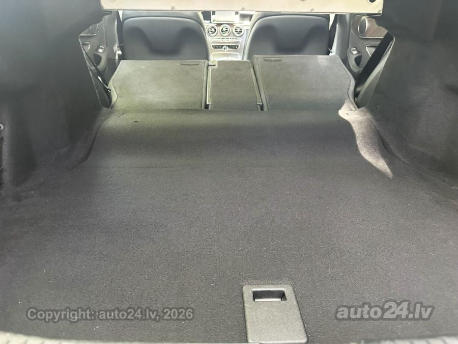 Balts Mercedes-Benz C-Class 2015 Tallina, ar dzinēja tilpumu 3.00 L un nobraukumu 112 tūkst. km par 22900 €, foto 16 vietnē AUTOMOTO.COM.LV