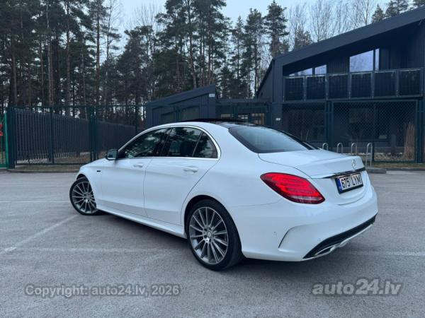 White Mercedes-Benz C-Class 2016 in Tallinn, with an engine capacity of 1.60 L and mileage of 242 thousand km for 14999 €, photo 4 on AUTOMOTO.COM.LV