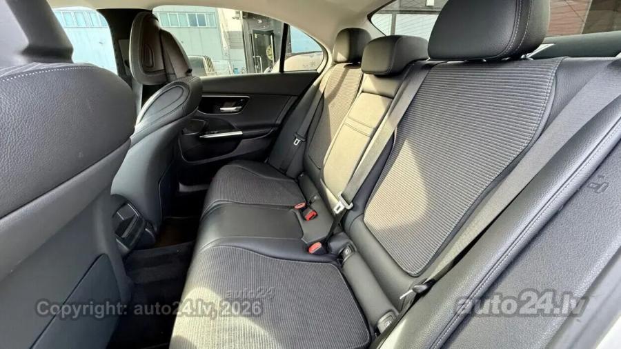 Balts Mercedes-Benz C-Class 2021 Tallina, ar dzinēja tilpumu 2.00 L un nobraukumu 80 tūkst. km par 30500 €, foto 21 vietnē AUTOMOTO.COM.LV
