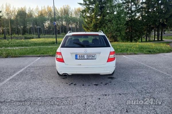 Balts Mercedes-Benz C-Class 2008 Tallina, ar dzinēja tilpumu 2.10 L un nobraukumu 419 tūkst. km par 2990 €, foto 4 vietnē AUTOMOTO.COM.LV