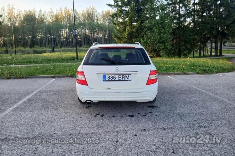 Balts Mercedes-Benz C-Class 2008 Tallina, ar dzinēja tilpumu 2.10 L un nobraukumu 419 tūkst. km par 2990 €, foto 5 vietnē AUTOMOTO.COM.LV