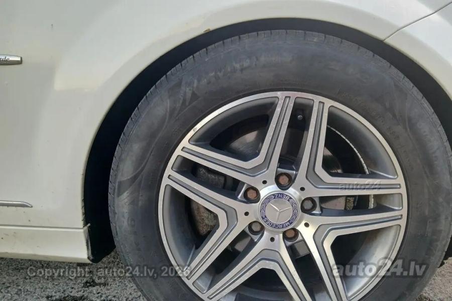 Balts Mercedes-Benz C-Class 2008 Tallina, ar dzinēja tilpumu 2.10 L un nobraukumu 419 tūkst. km par 2990 €, foto 8 vietnē AUTOMOTO.COM.LV
