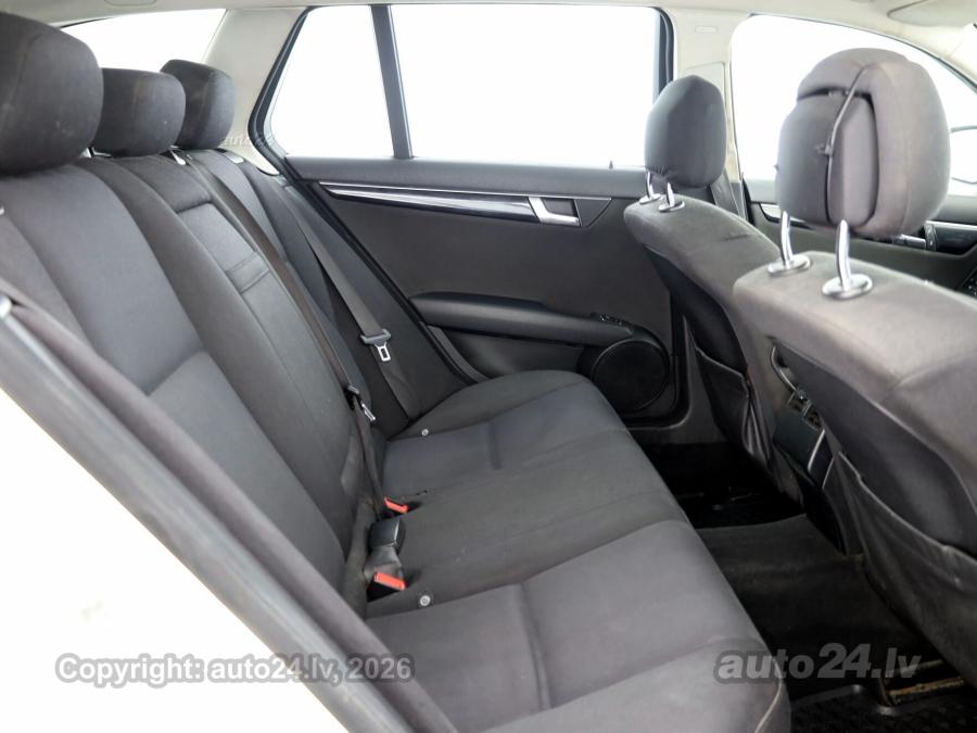 Balts Mercedes-Benz C-Class 2008 Tallina, ar dzinēja tilpumu 2.10 L un nobraukumu 367 tūkst. km par 2499 €, foto 8 vietnē AUTOMOTO.COM.LV
