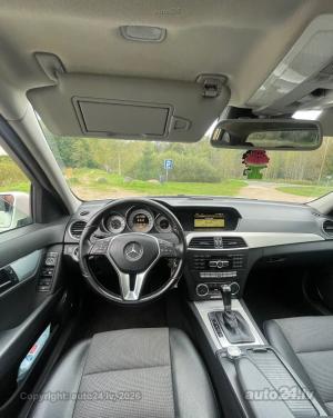 Balts Mercedes-Benz C-Class 2011 Tallina, ar dzinēja tilpumu 2.10 L un nobraukumu 316 tūkst. km par 7300 €, foto 6 vietnē AUTOMOTO.COM.LV