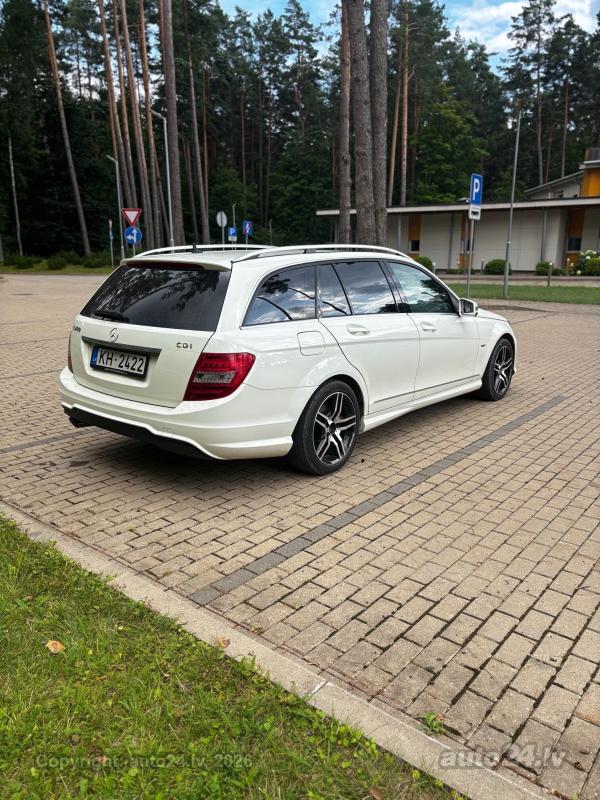 Balts Mercedes-Benz C-Class 2011 Rīga, ar dzinēja tilpumu 2.10 L un nobraukumu 390 tūkst. km par 6000 €, foto 4 vietnē AUTOMOTO.COM.LV