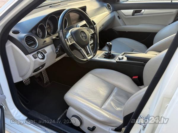 Balts Mercedes-Benz C-Class 2011 Tallina, ar dzinēja tilpumu 2.10 L un nobraukumu 273 tūkst. km par 9490 €, foto 6 vietnē AUTOMOTO.COM.LV