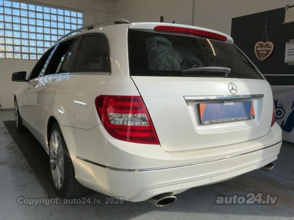 Balts Mercedes-Benz C-Class 2012 Tallina, ar dzinēja tilpumu 3.00 L un nobraukumu 284 tūkst. km par 8999 €, foto 5 vietnē AUTOMOTO.COM.LV