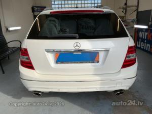White Mercedes-Benz C-Class 2012 in Tallinn, with an engine capacity of 3.00 L and mileage of 284 thousand km for 8999 €, photo 7 on AUTOMOTO.COM.LV