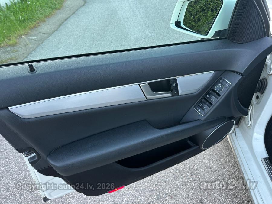 White Mercedes-Benz C-Class 2012 in Tallinn, with an engine capacity of 2.10 L and mileage of 342 thousand km for 7200 €, photo 13 on AUTOMOTO.COM.LV