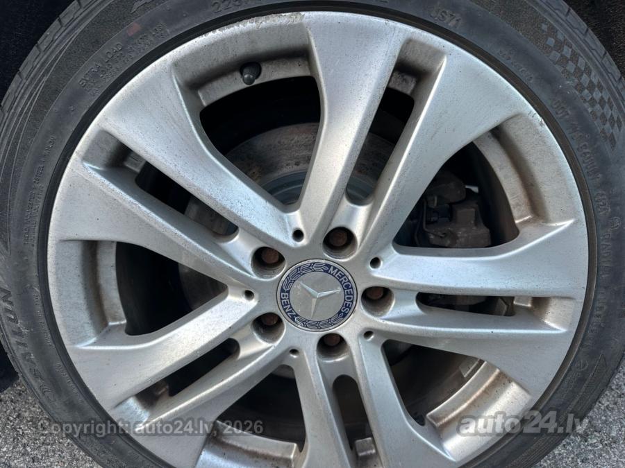 White Mercedes-Benz C-Class 2012 in Tallinn, with an engine capacity of 2.10 L and mileage of 342 thousand km for 7200 €, photo 16 on AUTOMOTO.COM.LV