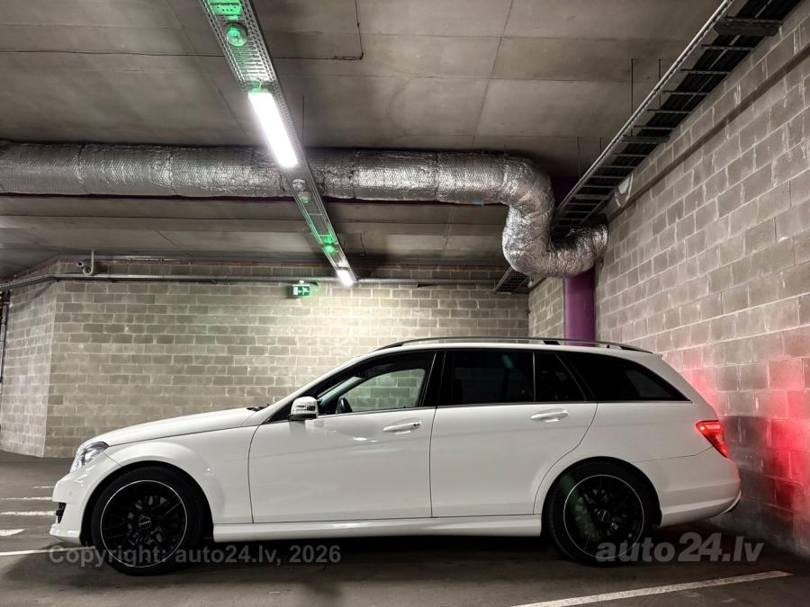 Balts Mercedes-Benz C-Class 2012 Tallina, ar dzinēja tilpumu 2.10 L un nobraukumu 330 tūkst. km par 10590 €, foto 4 vietnē AUTOMOTO.COM.LV