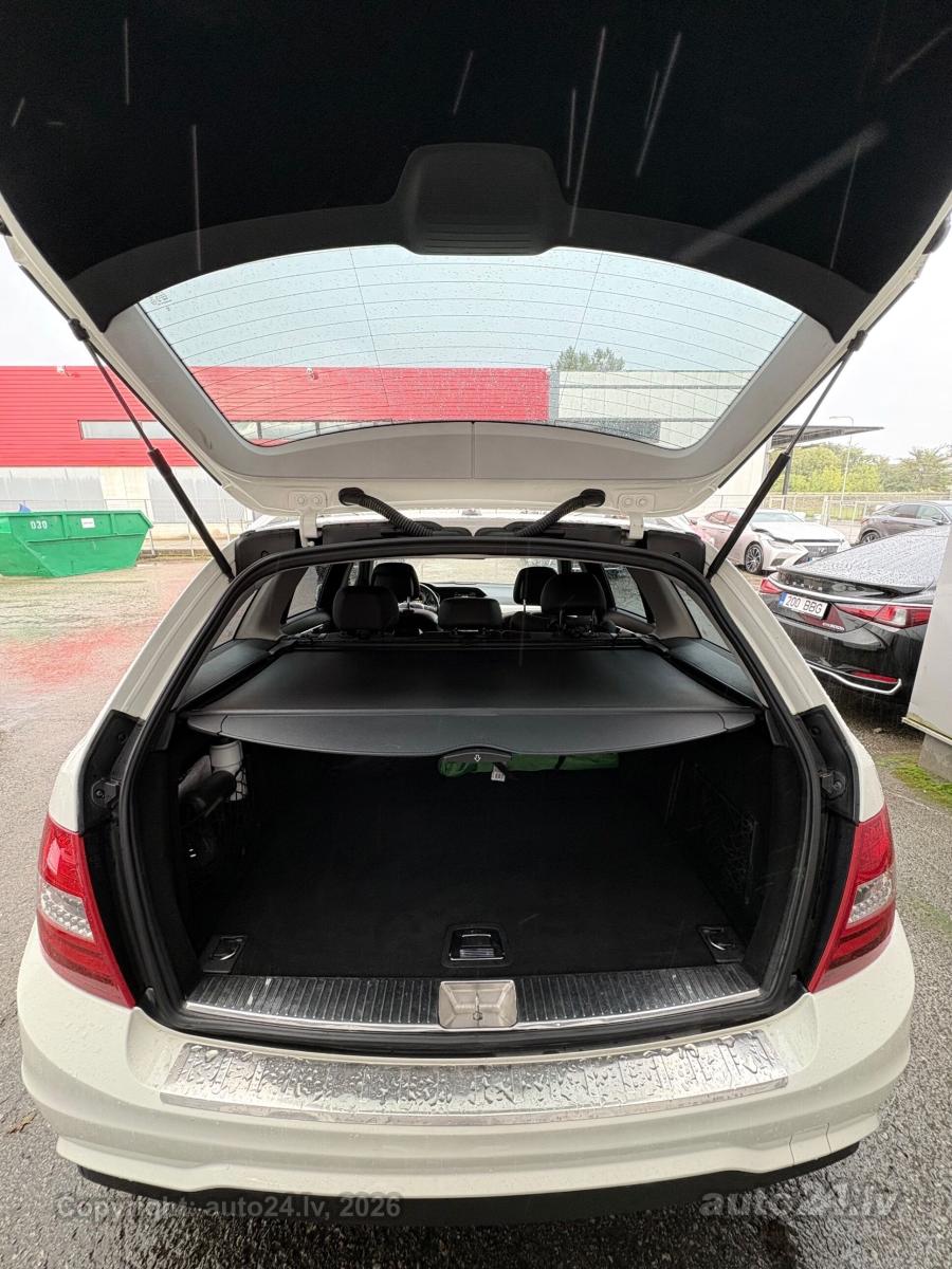 Balts Mercedes-Benz C-Class 2012 Tallina, ar dzinēja tilpumu 2.10 L un nobraukumu 330 tūkst. km par 10590 €, foto 14 vietnē AUTOMOTO.COM.LV