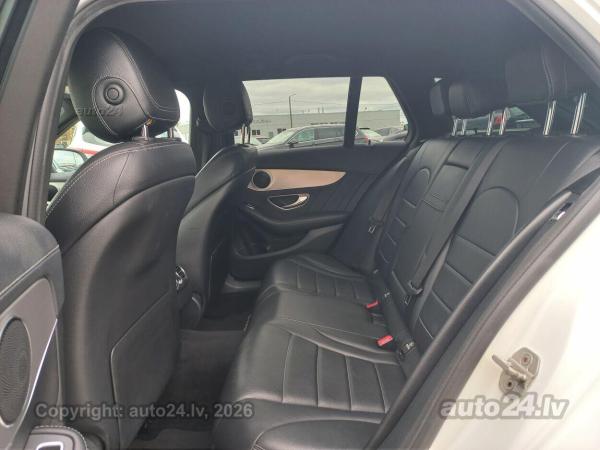 White Mercedes-Benz C-Class 2015 in Tartu, with an engine capacity of 2.20 L and mileage of 240 thousand km for 13499 €, photo 10 on AUTOMOTO.COM.LV