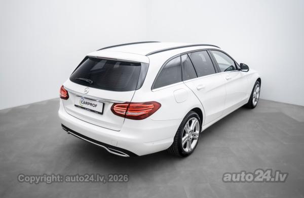 Balts Mercedes-Benz C-Class 2015 Tallina, ar dzinēja tilpumu 2.10 L un nobraukumu 241 tūkst. km par 11899 €, foto 4 vietnē AUTOMOTO.COM.LV