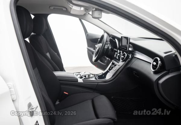Balts Mercedes-Benz C-Class 2015 Tallina, ar dzinēja tilpumu 2.10 L un nobraukumu 241 tūkst. km par 11899 €, foto 10 vietnē AUTOMOTO.COM.LV