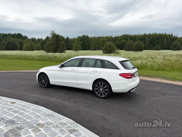 White Mercedes-Benz C-Class 2015 in Tallinn, with an engine capacity of 2.10 L and mileage of 204 thousand km for 12500 €, photo 3 on AUTOMOTO.COM.LV