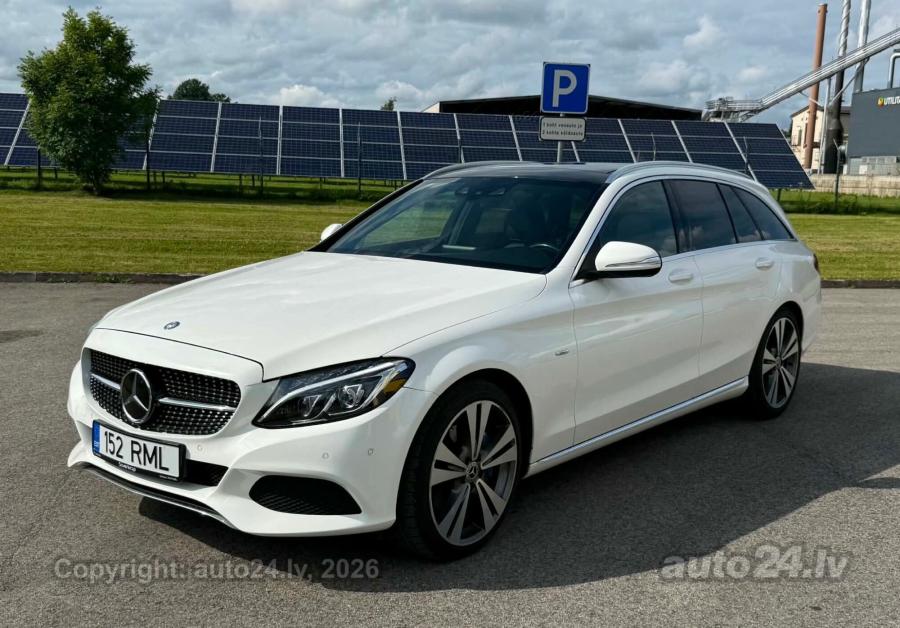 White Mercedes-Benz C-Class 2015 in Tallinn, with an engine capacity of 2.10 L and mileage of 258 thousand km for 15300 €, photo 3 on AUTOMOTO.COM.LV
