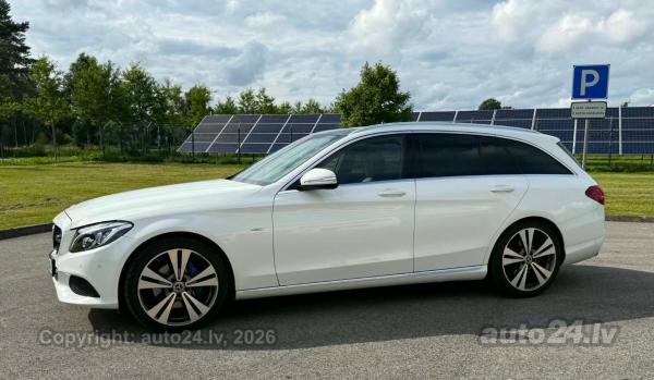 White Mercedes-Benz C-Class 2015 in Tallinn, with an engine capacity of 2.10 L and mileage of 258 thousand km for 15300 €, photo 4 on AUTOMOTO.COM.LV