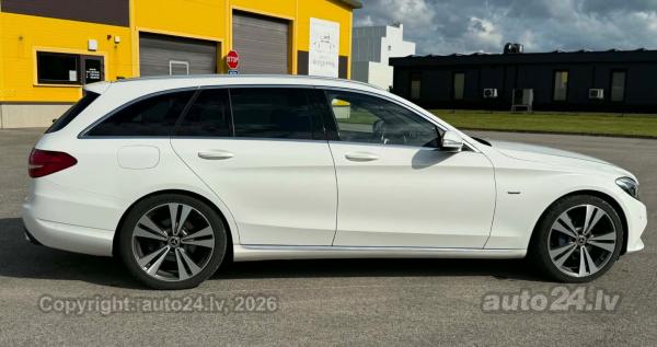 White Mercedes-Benz C-Class 2015 in Tallinn, with an engine capacity of 2.10 L and mileage of 258 thousand km for 15300 €, photo 6 on AUTOMOTO.COM.LV