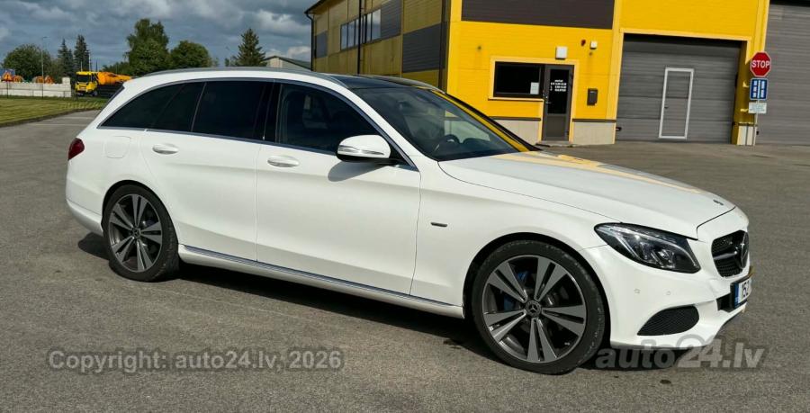 White Mercedes-Benz C-Class 2015 in Tallinn, with an engine capacity of 2.10 L and mileage of 258 thousand km for 15300 €, photo 7 on AUTOMOTO.COM.LV