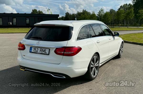 White Mercedes-Benz C-Class 2015 in Tallinn, with an engine capacity of 2.10 L and mileage of 258 thousand km for 15300 €, photo 8 on AUTOMOTO.COM.LV