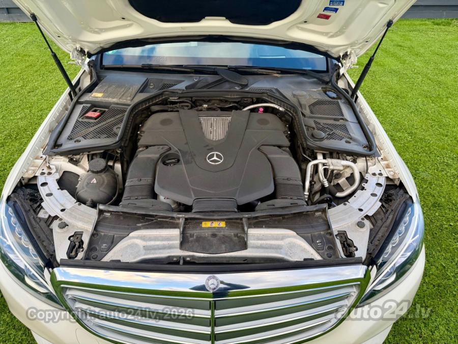 White Mercedes-Benz C-Class 2015 in Viljandi, with an engine capacity of 3.00 L and mileage of 131 thousand km for 19999 €, photo 16 on AUTOMOTO.COM.LV