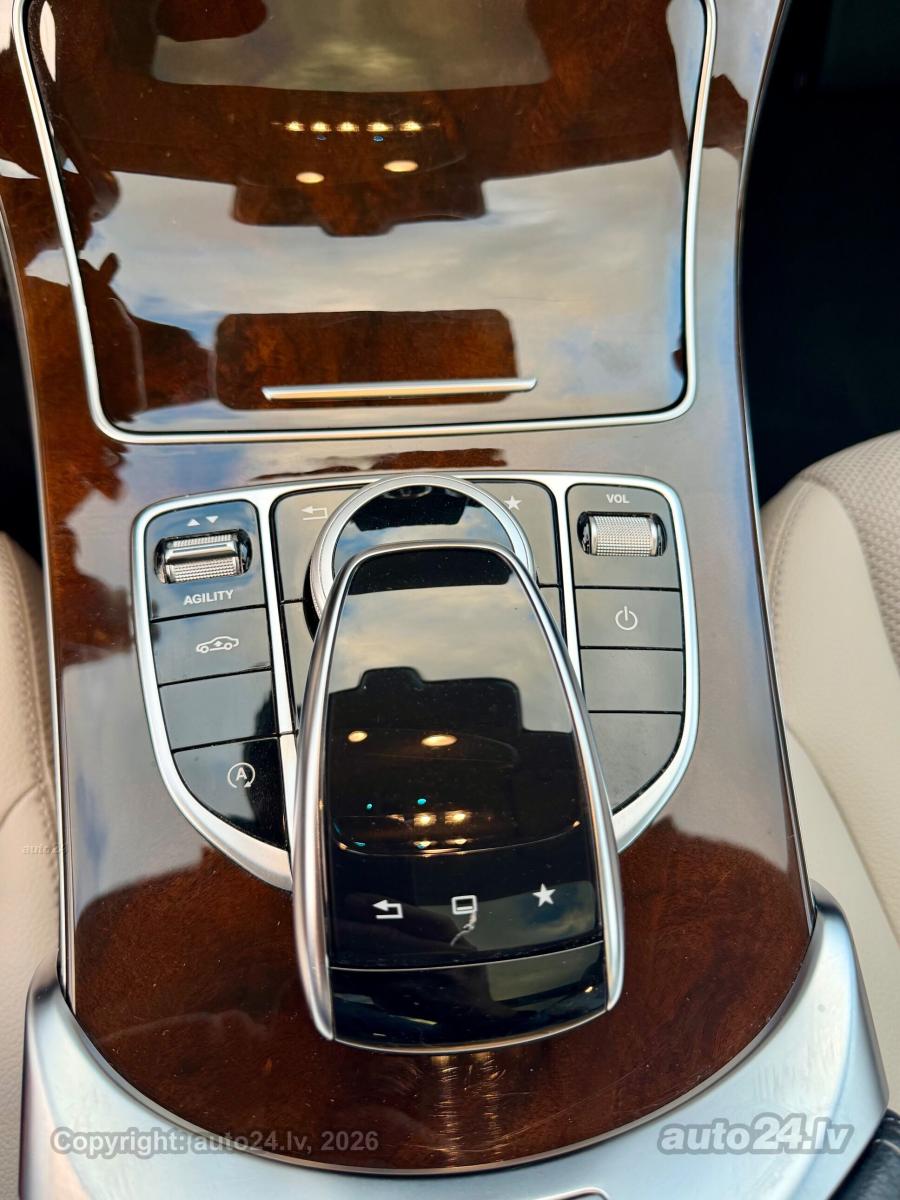 White Mercedes-Benz C-Class 2015 in Viljandi, with an engine capacity of 3.00 L and mileage of 131 thousand km for 19999 €, photo 26 on AUTOMOTO.COM.LV