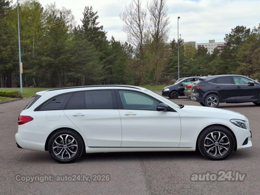 White Mercedes-Benz C-Class 2017 in Tallinn, with an engine capacity of 2.00 L and mileage of 346 thousand km for 11900 €, photo 7 on AUTOMOTO.COM.LV