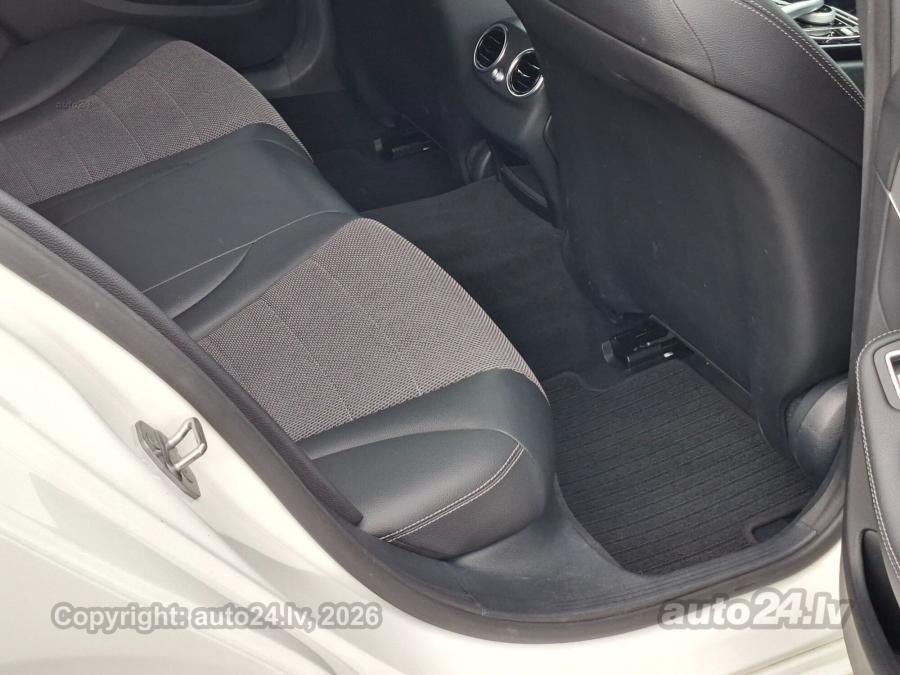 White Mercedes-Benz C-Class 2017 in Tallinn, with an engine capacity of 2.00 L and mileage of 346 thousand km for 11900 €, photo 14 on AUTOMOTO.COM.LV