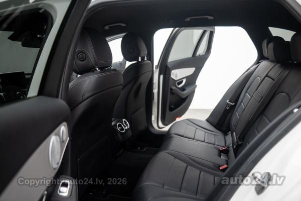 White Mercedes-Benz C-Class 2017 in Tallinn, with an engine capacity of 2.00 L and mileage of 119 thousand km for 12999 €, photo 8 on AUTOMOTO.COM.LV