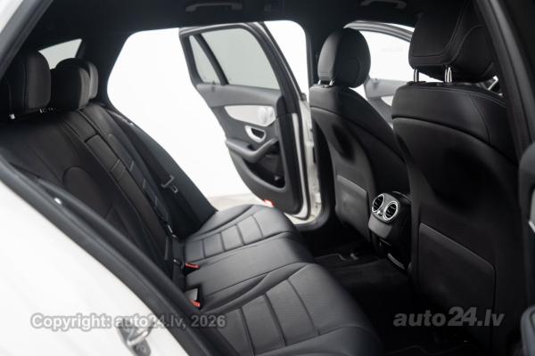 White Mercedes-Benz C-Class 2017 in Tallinn, with an engine capacity of 2.00 L and mileage of 119 thousand km for 12999 €, photo 9 on AUTOMOTO.COM.LV