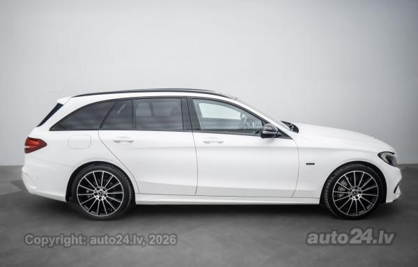 White Mercedes-Benz C-Class 2017 in Tallinn, with an engine capacity of 2.00 L and mileage of 156 thousand km for 12999 €, photo 4 on AUTOMOTO.COM.LV