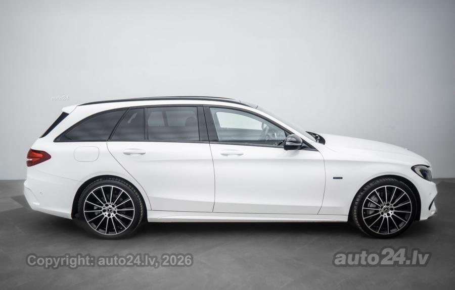 Balts Mercedes-Benz C-Class 2017 Tallina, ar dzinēja tilpumu 2.00 L un nobraukumu 156 tūkst. km par 12999 €, foto 5 vietnē AUTOMOTO.COM.LV