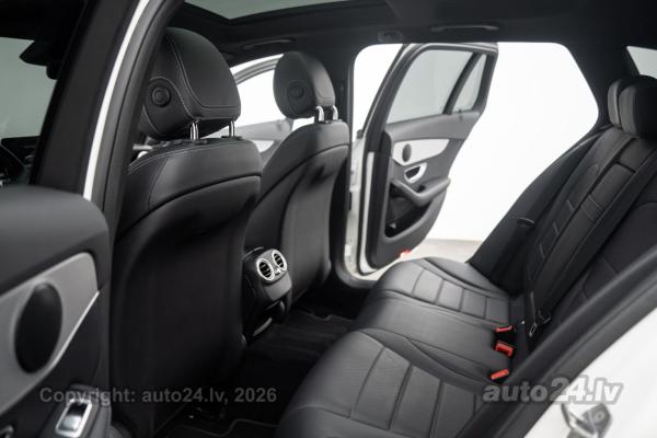 White Mercedes-Benz C-Class 2017 in Tallinn, with an engine capacity of 2.00 L and mileage of 156 thousand km for 12999 €, photo 9 on AUTOMOTO.COM.LV