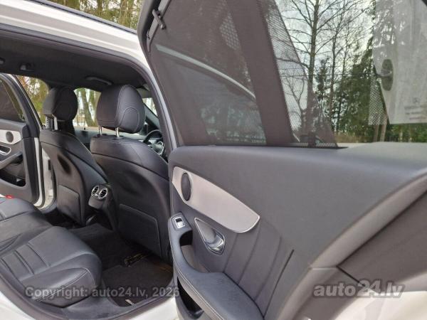 White Mercedes-Benz C-Class 2018 in Tartu, with an engine capacity of 2.10 L and mileage of 206 thousand km for 24999 €, photo 11 on AUTOMOTO.COM.LV