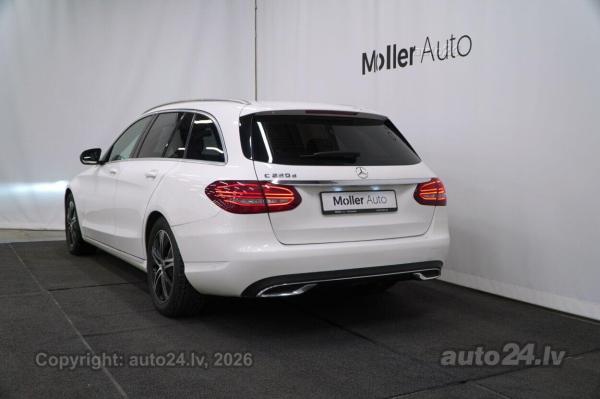 Balts Mercedes-Benz C-Class 2019 Tallina, ar dzinēja tilpumu 2.00 L un nobraukumu 162 tūkst. km par 16900 €, foto 4 vietnē AUTOMOTO.COM.LV