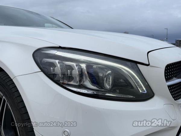 White Mercedes-Benz C-Class 2019 in Tallinn, with an engine capacity of 2.00 L and mileage of 140 thousand km for 25999 €, photo 8 on AUTOMOTO.COM.LV