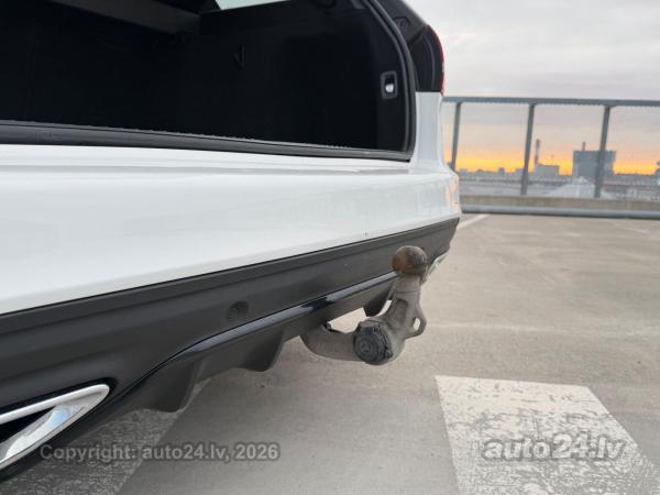 White Mercedes-Benz C-Class 2019 in Tallinn, with an engine capacity of 2.00 L and mileage of 140 thousand km for 25999 €, photo 9 on AUTOMOTO.COM.LV