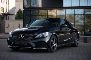 Black Mercedes-Benz C43 AMG 2017 in Vilnius, with an engine capacity of 3.00 L and mileage of 60 thousand km for 27800 €, photo 5 on AUTOMOTO.COM.LV