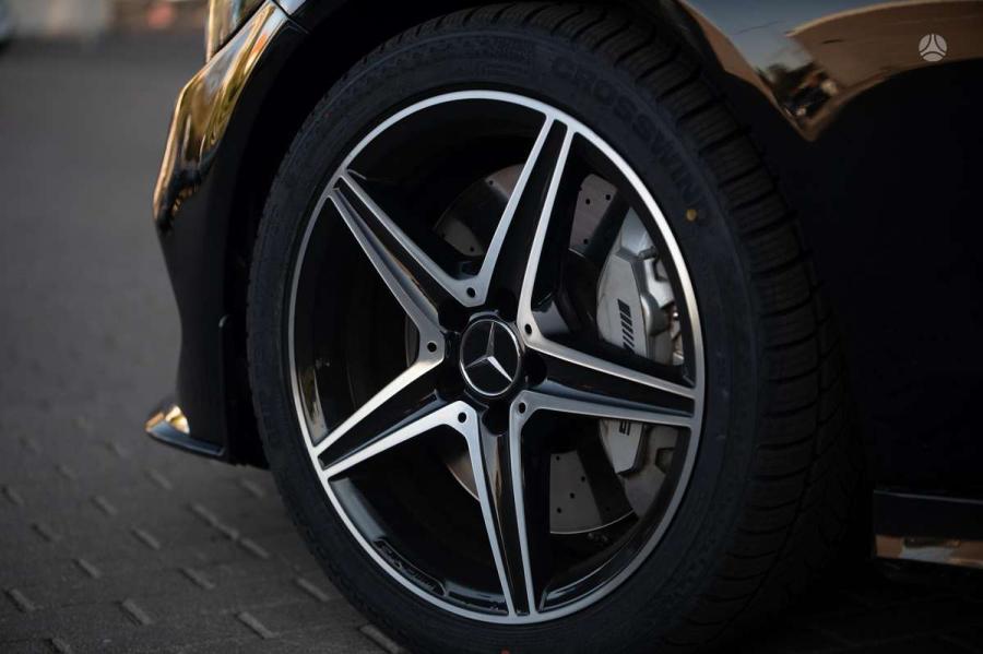 Black Mercedes-Benz C43 AMG 2017 in Vilnius, with an engine capacity of 3.00 L and mileage of 60 thousand km for 27800 €, photo 6 on AUTOMOTO.COM.LV