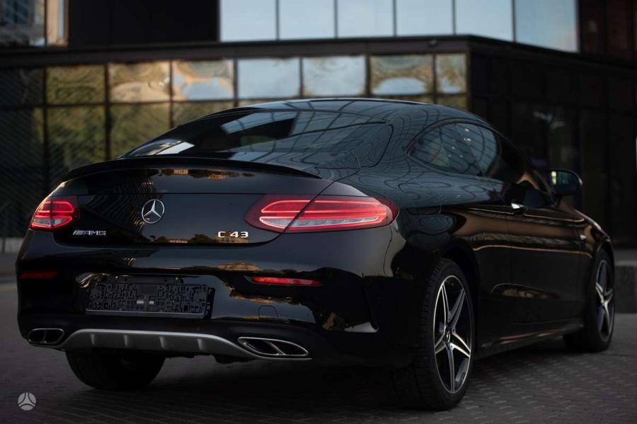 Black Mercedes-Benz C43 AMG 2017 in Vilnius, with an engine capacity of 3.00 L and mileage of 60 thousand km for 27800 €, photo 10 on AUTOMOTO.COM.LV