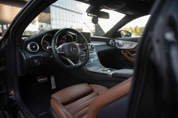 Black Mercedes-Benz C43 AMG 2017 in Vilnius, with an engine capacity of 3.00 L and mileage of 60 thousand km for 27800 €, photo 10 on AUTOMOTO.COM.LV